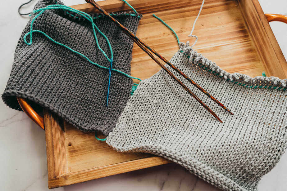 How To Knit The Mattress Seam 2 Ways - Briana K Designs