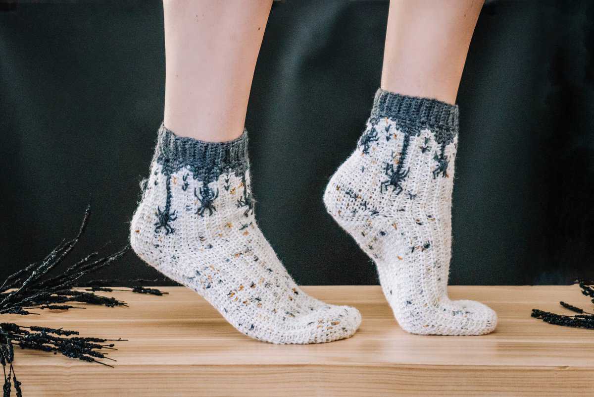 Creepy Crawly Spider Sock Pattern - Free Pattern + Video Tutorial