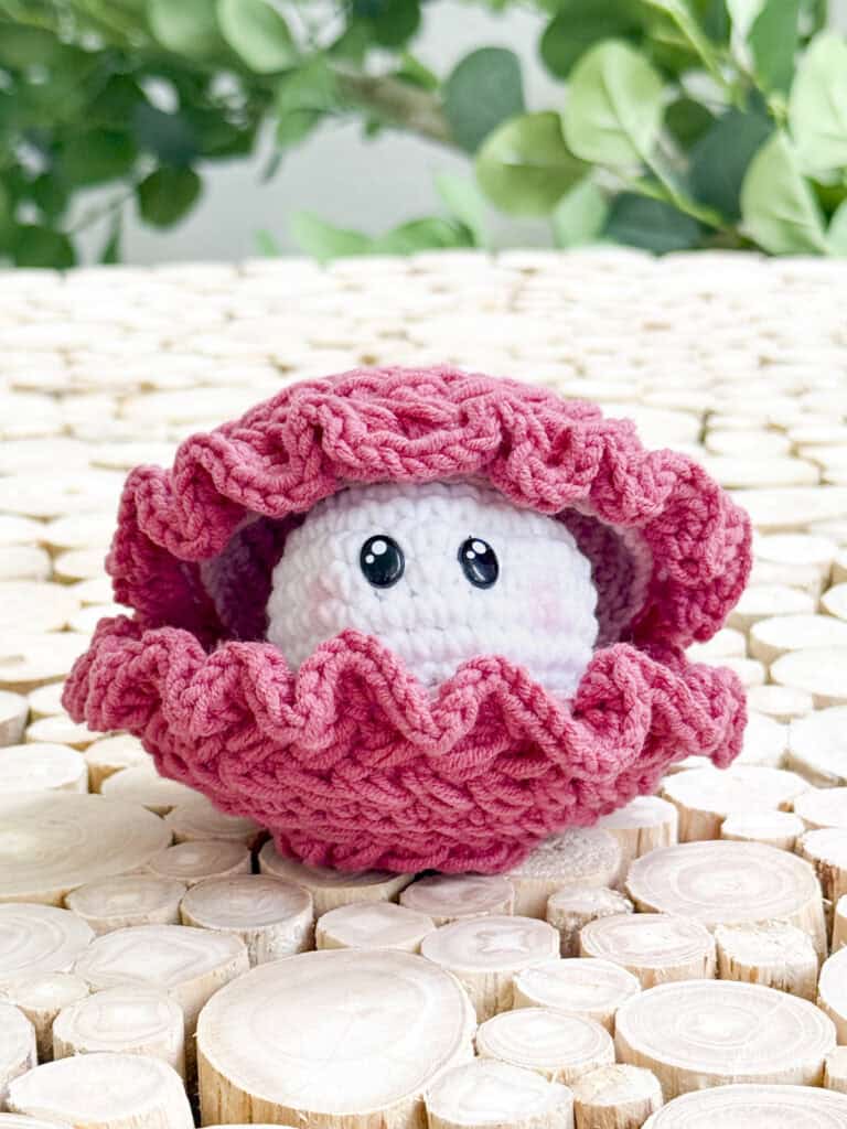 Wheat Stitch Clam – Free No-Sew Amigurumi Crochet Pattern